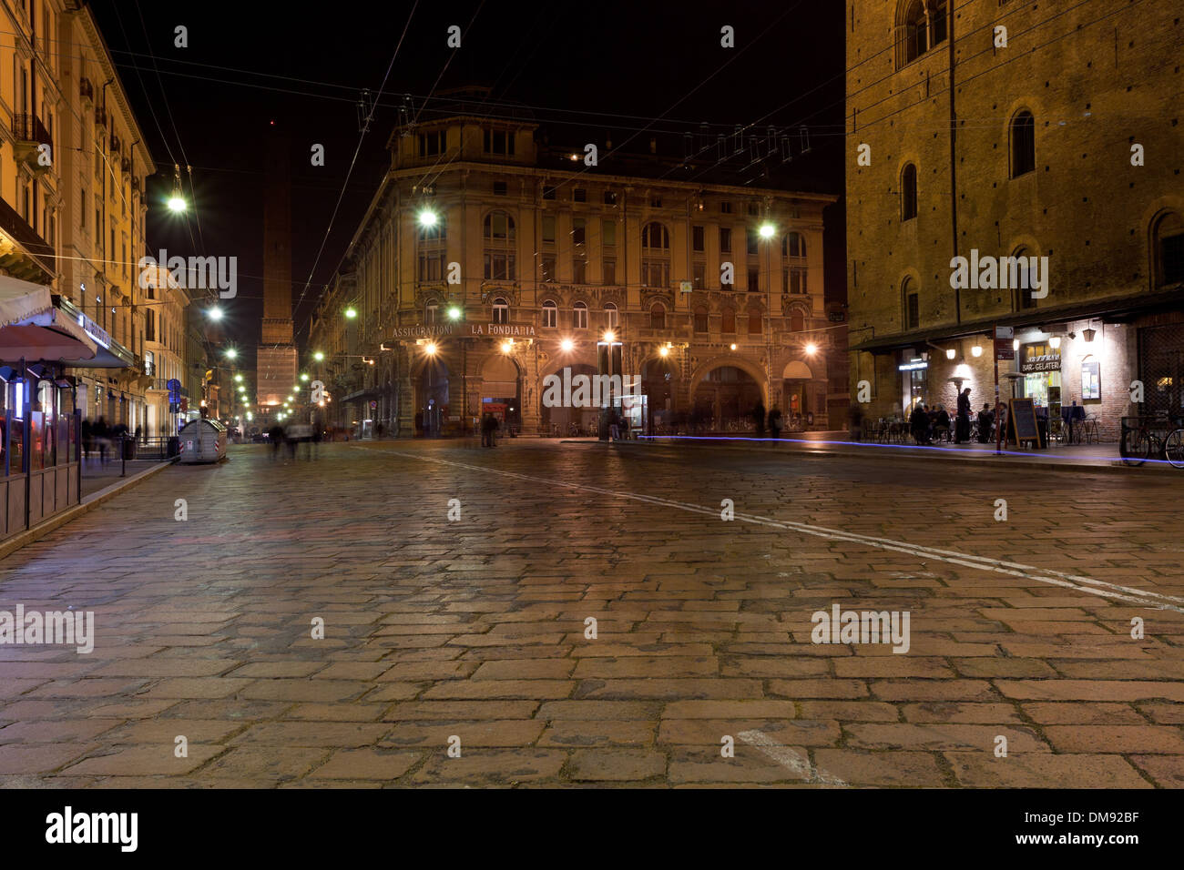 view on Asinelli tower through via Rizzoli in Bologna Stock Photo - Alamy