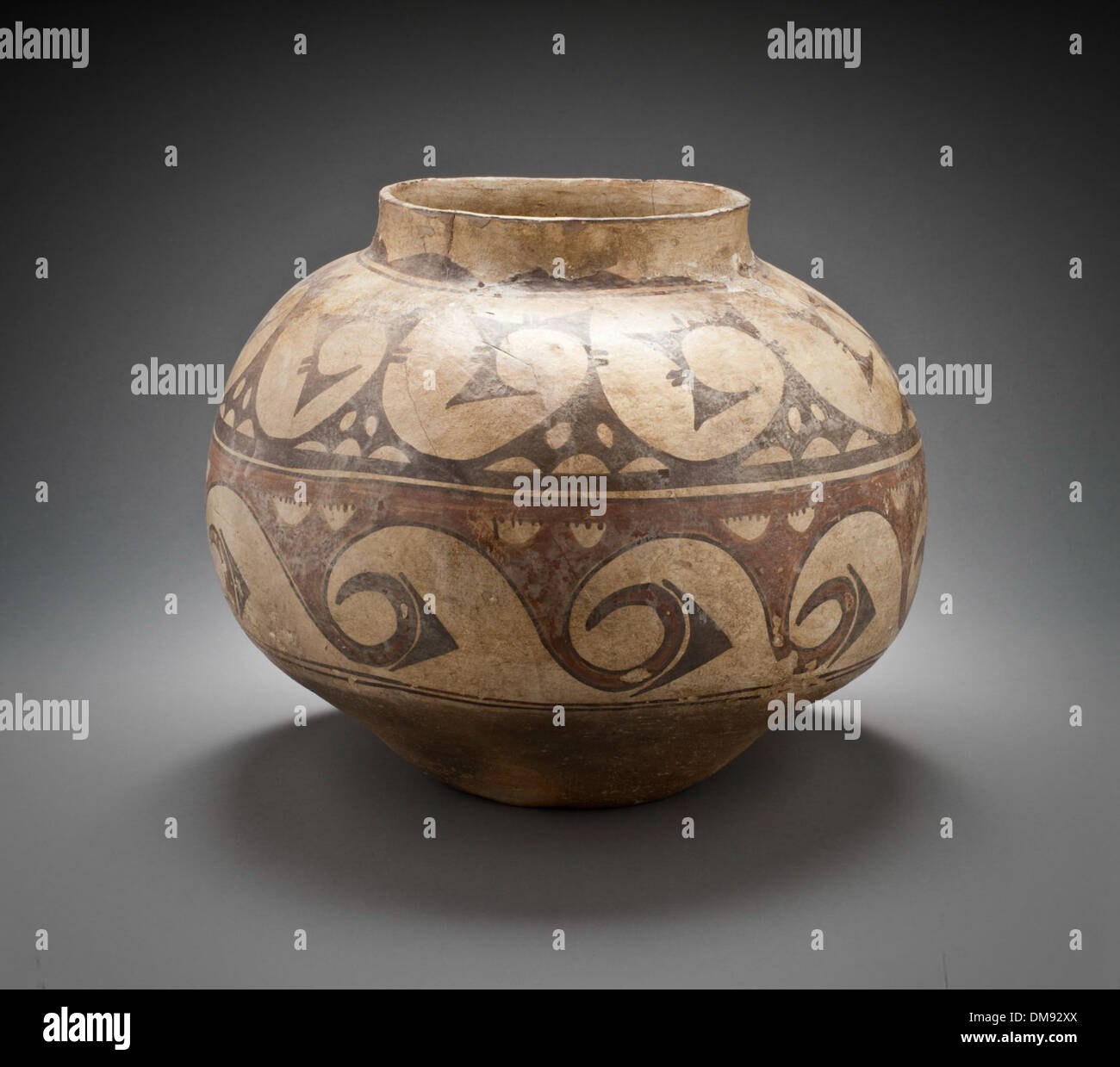 Japanese water jar hi-res stock photography and images - Alamy
