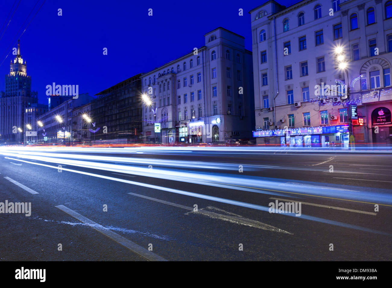 Red gates in garden hi-res stock photography and images - Alamy