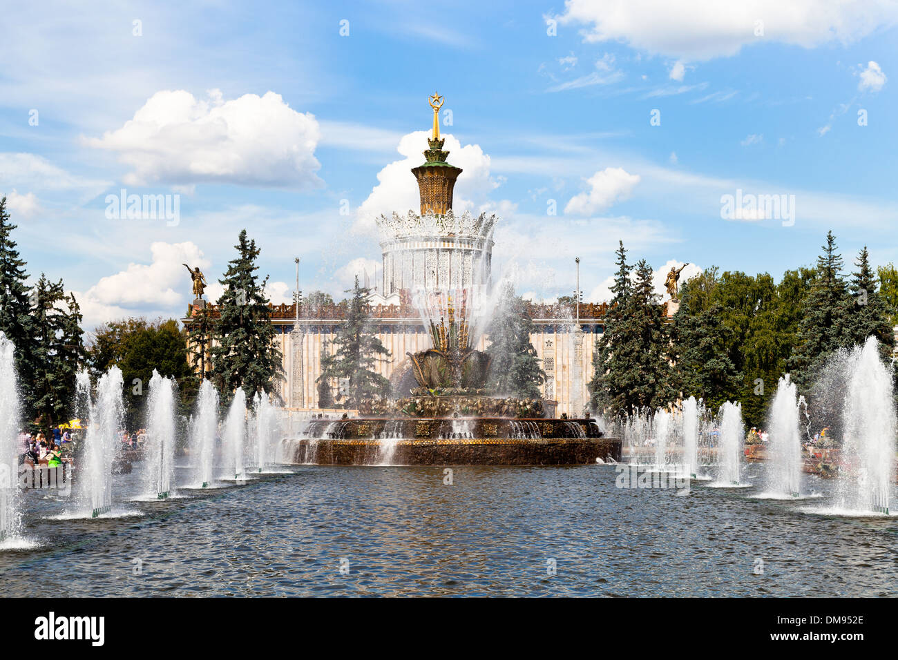 Stone flower fountain hi-res stock photography and images - Alamy