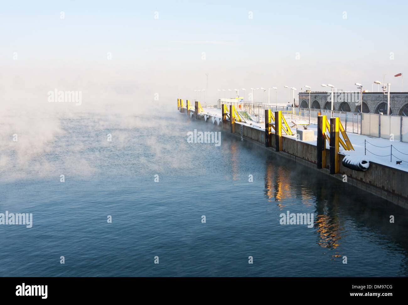 Fog water dock hi-res stock photography and images - Alamy