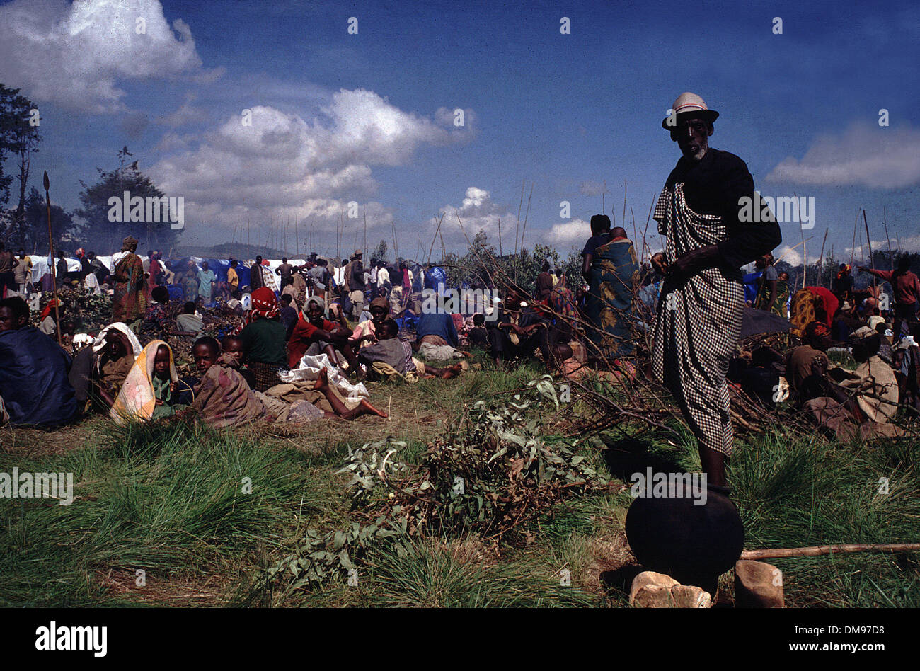 Apr 08, 1994 - Burundi, Rwanda - Rwandan Tutsi refugees flee across the ...