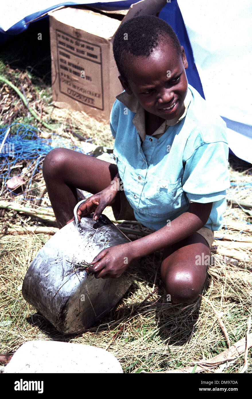 Apr 08, 1994 - Burundi, Rwanda - Rwandan Tutsi refugees flee across the ...