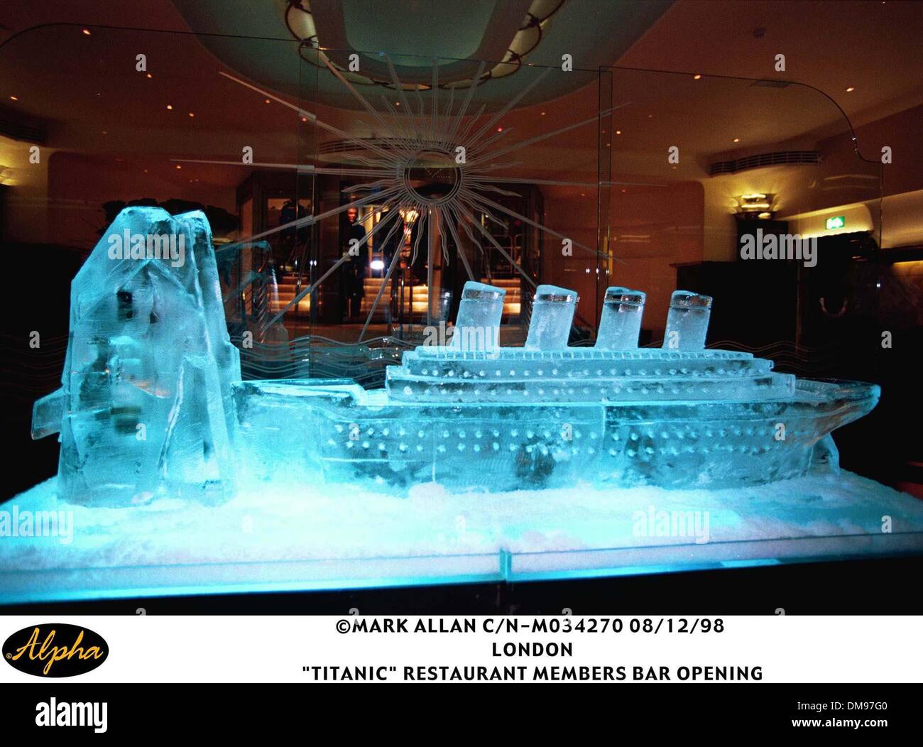 Titanic bar london hi-res stock photography and images - Alamy