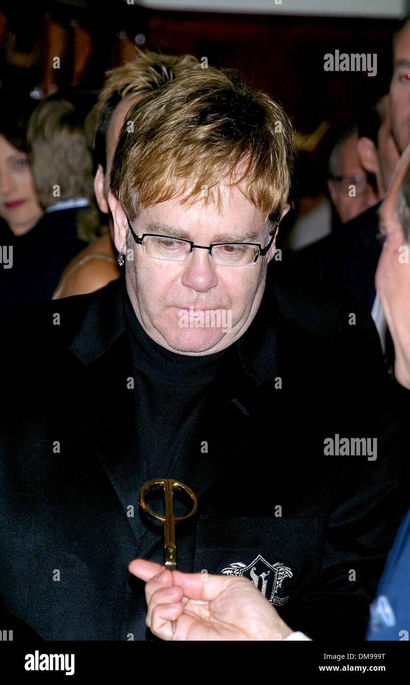 Oct. 14, 2002 - Beverly Hills, CALIFORNIA, USA - ELTON JOHN ..K26760MR ...