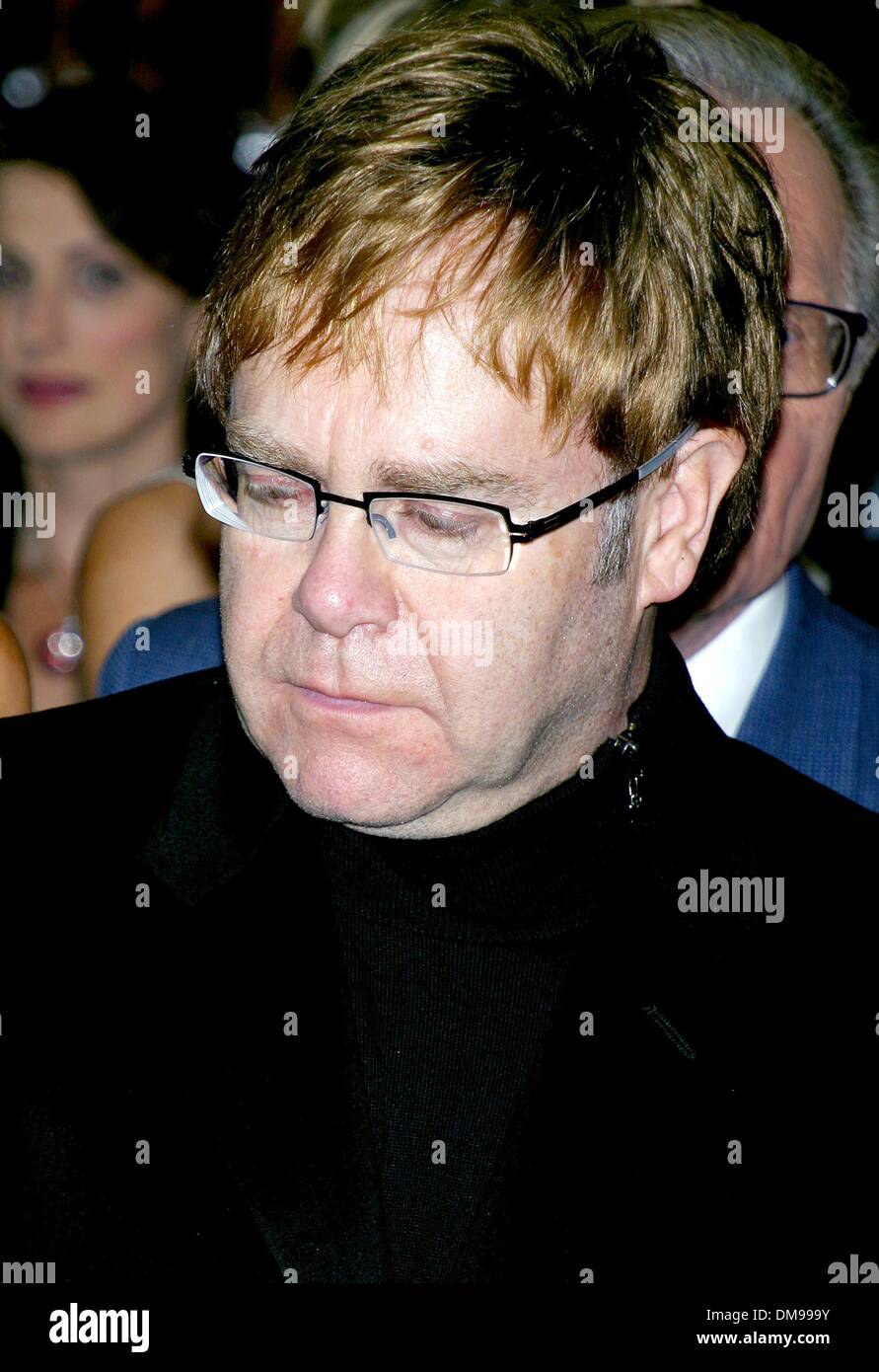 Oct. 14, 2002 - Beverly Hills, CALIFORNIA, USA - ELTON JOHN ..K26760MR ...