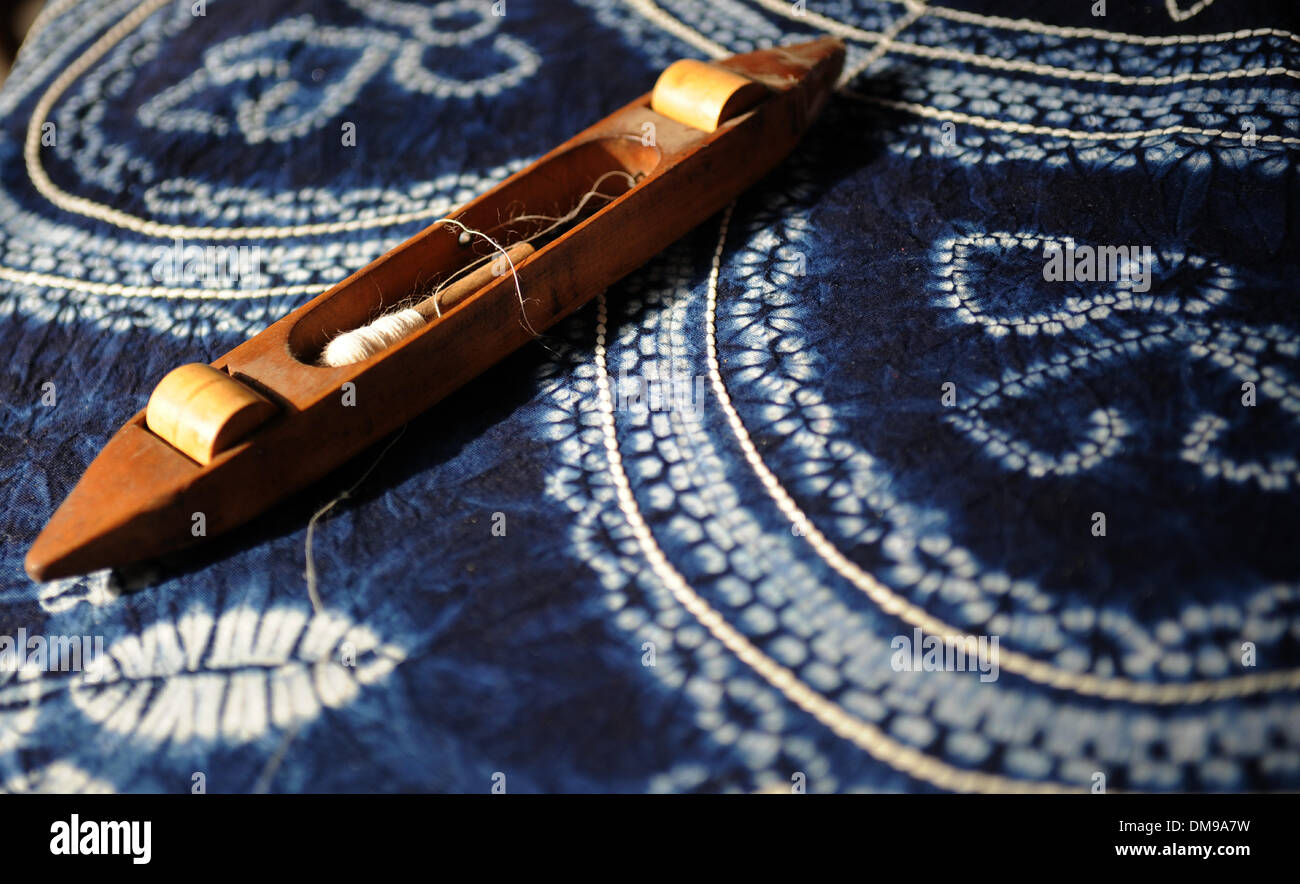 Weaving shuttle hi-res stock photography and images - Alamy