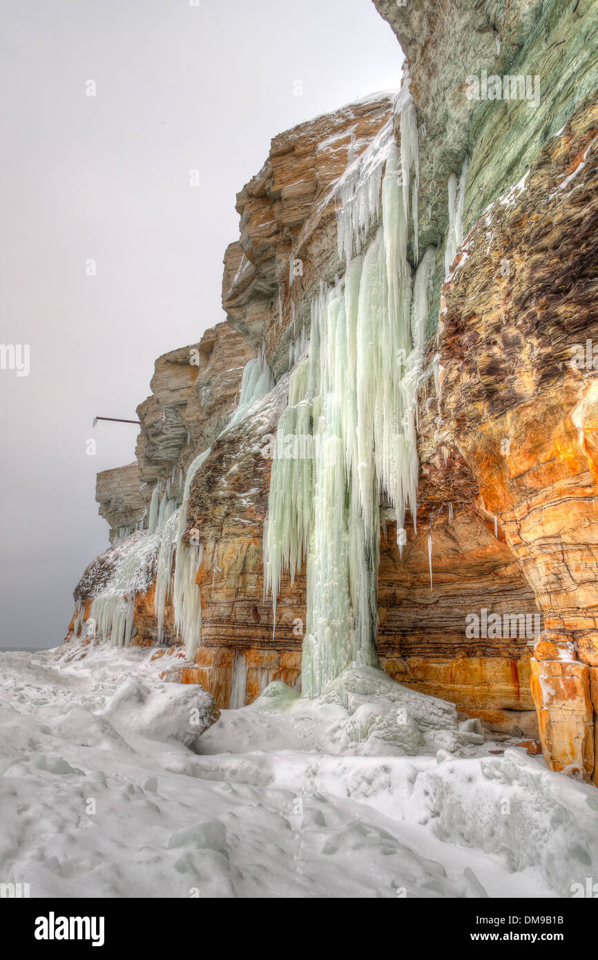 Long cliff hi-res stock photography and images - Alamy