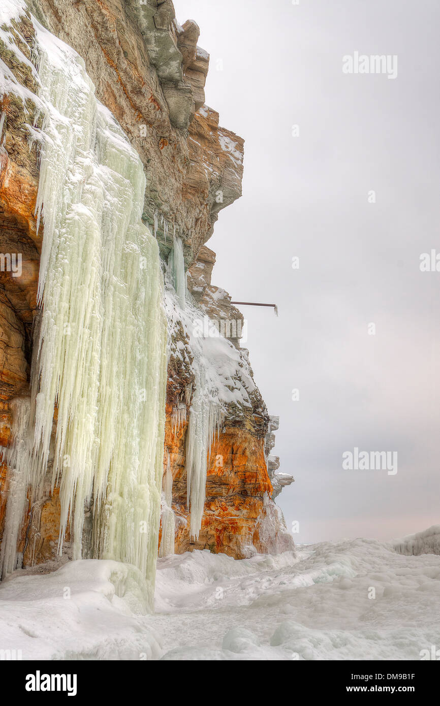 Huge long icicles hi-res stock photography and images - Alamy