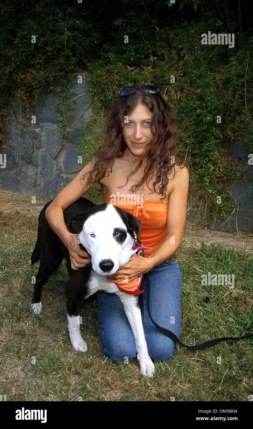 Sept. 30, 2002 - CA, USA - LISA EDELSTEIN AND DOG FOR ADOPTION ...