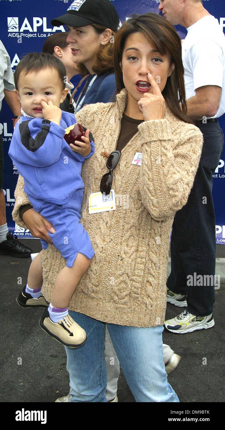 Oct. 20, 2002 - Los Angeles, CA, USA - MING NA AND DAUGHTER MICHAELA ...