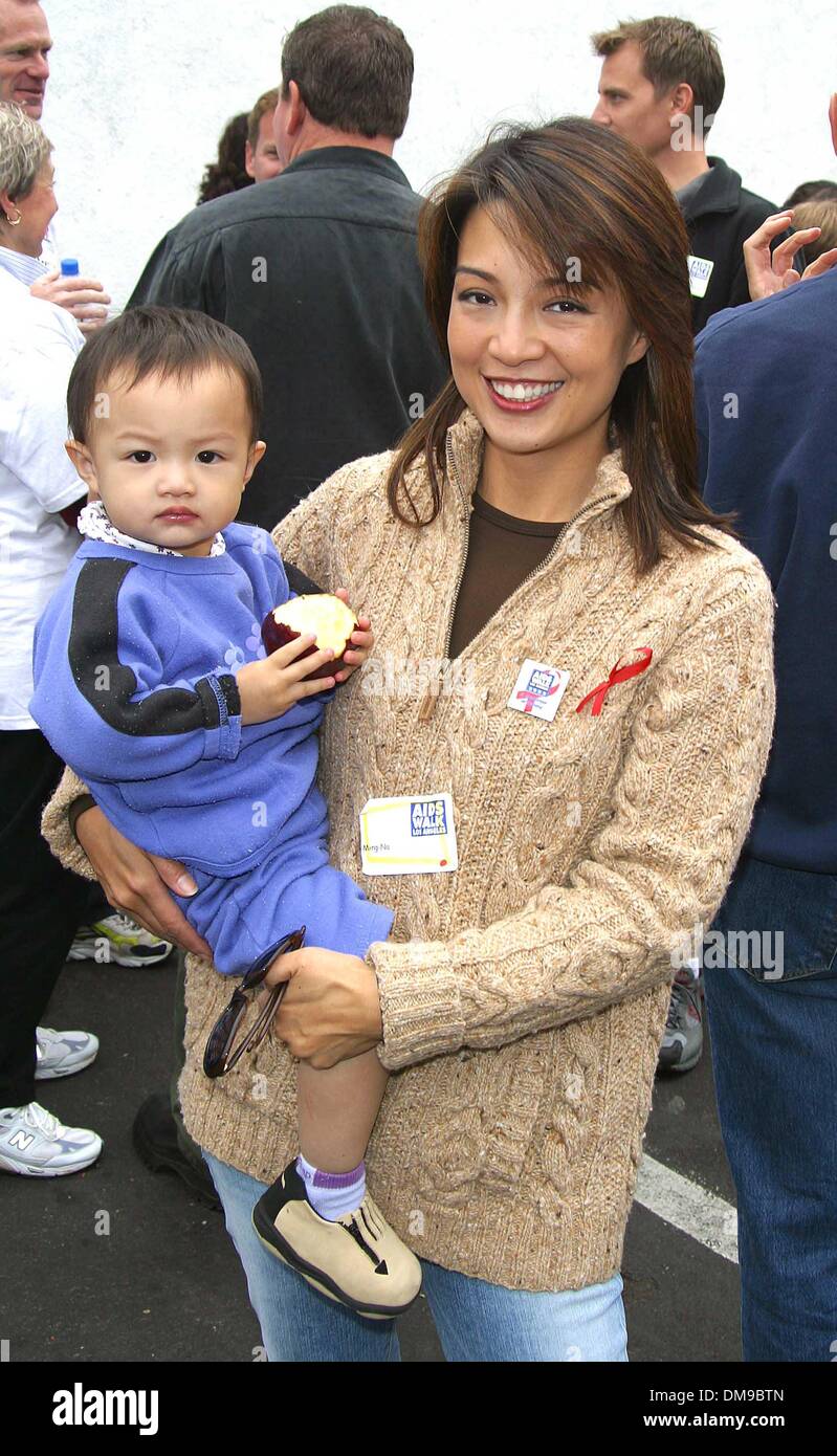 Oct. 20, 2002 - Los Angeles, CA, USA - MING NA AND DAUGHTER MICHAELA ...
