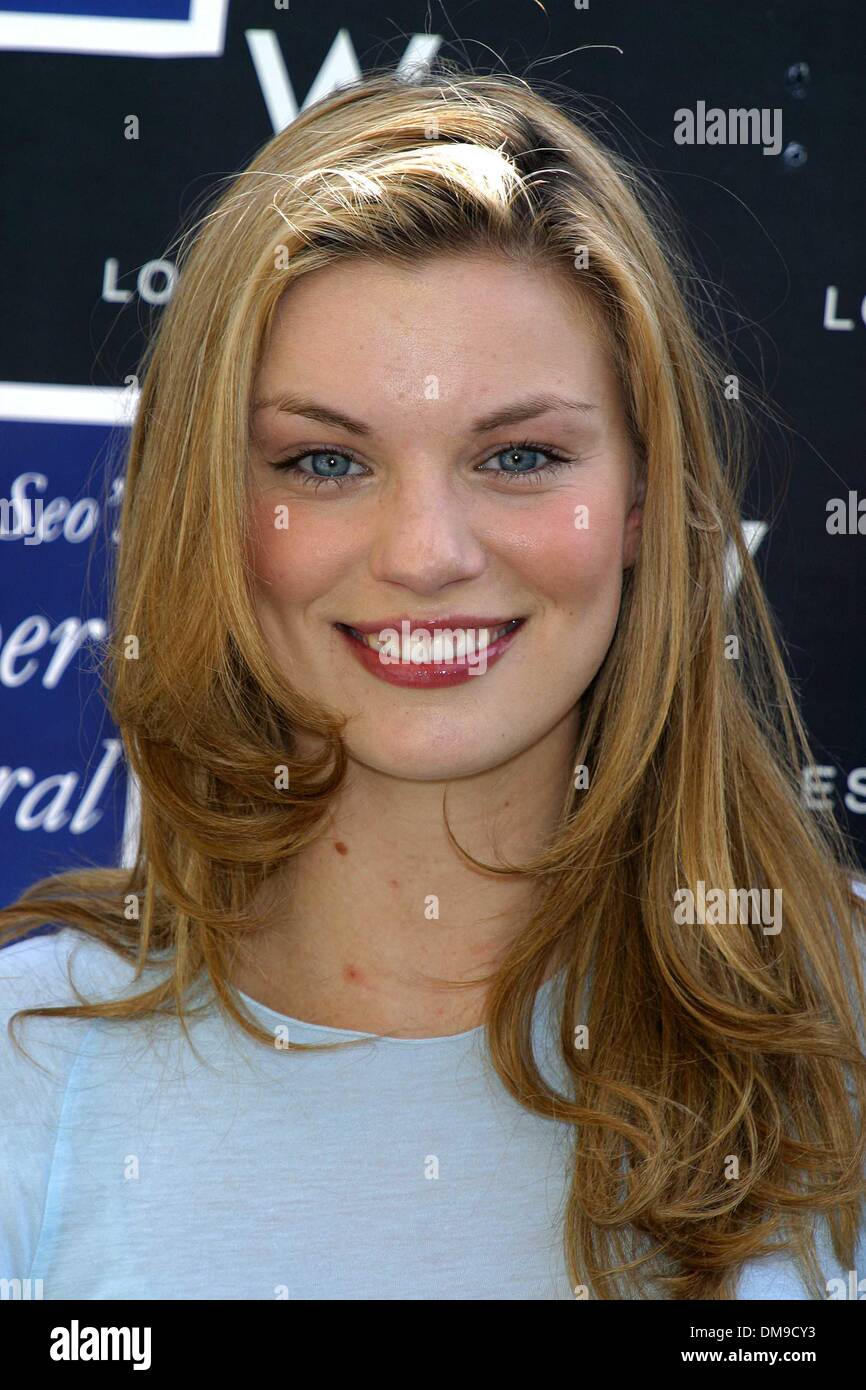 Nov. 16, 2002 - Westwood, CALIFORNIA, USA - NICHOLE HILTZ ..K27209MR ...