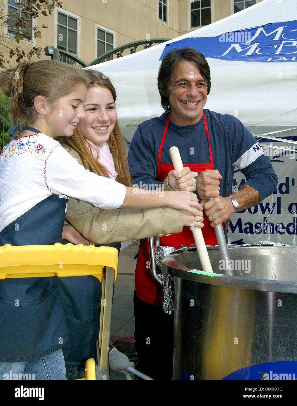 Nov. 27, 2002 - Los Angeles, CALIFORNIA, USA - TONY DANZA AND DAUGHTERS ...