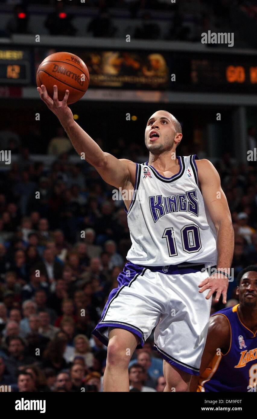 Mike bibby 2001 hi-res stock photography and images - Alamy