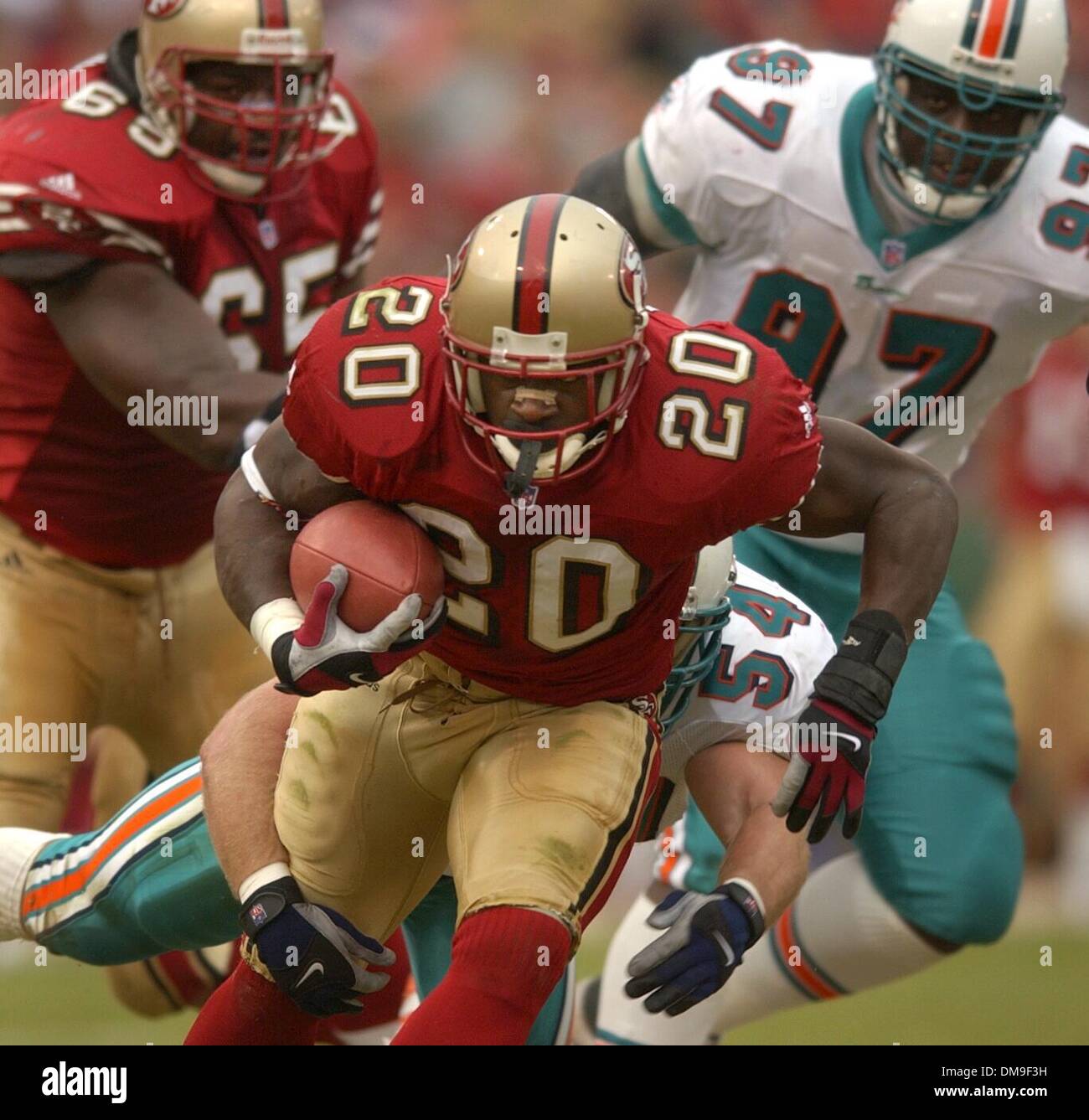 San Francisco 49ers Garrison Hearst (20) makes his way up field in the ...