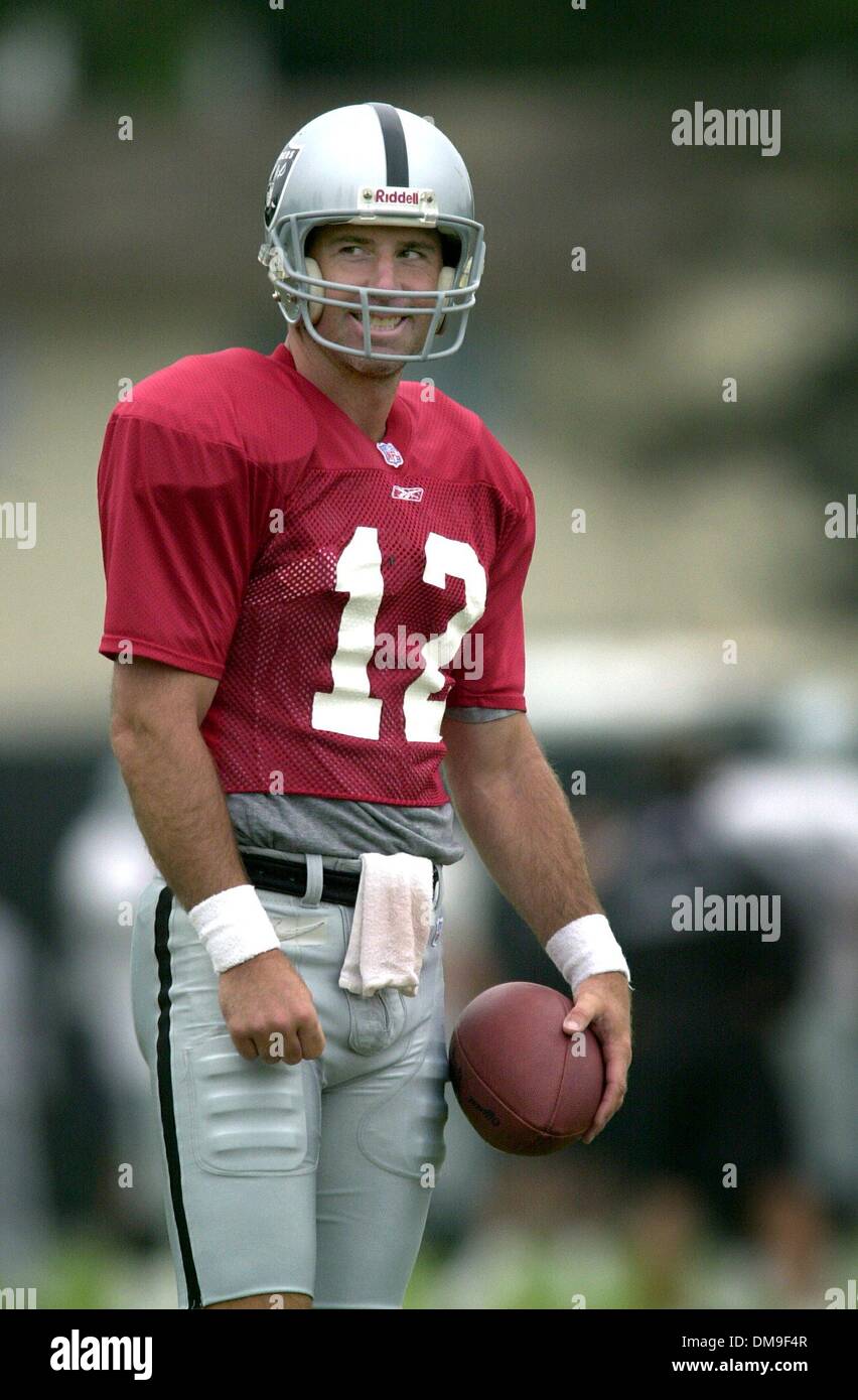 Oakland raiders quarterback rich raiders hi-res stock photography and ...