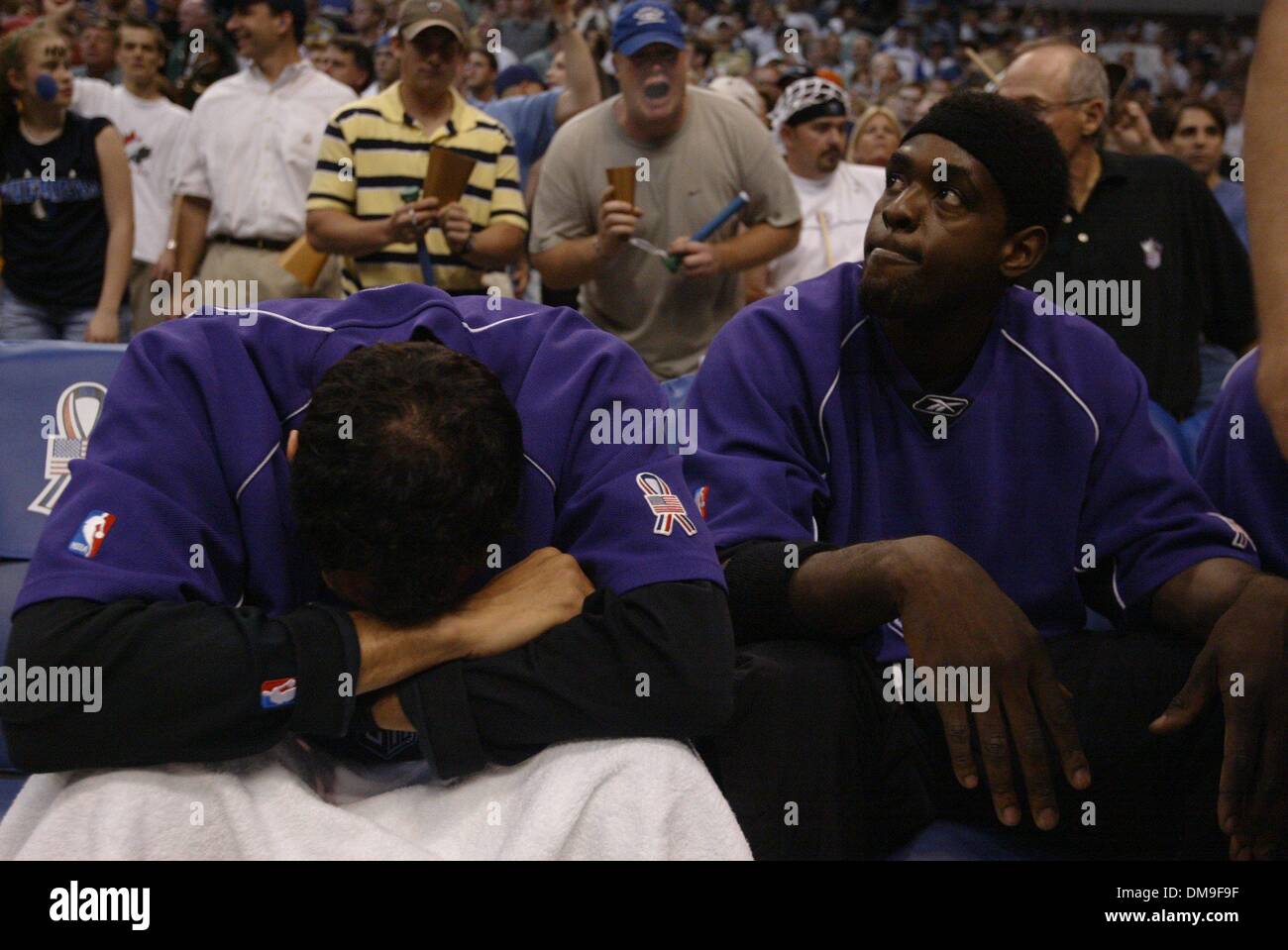 Sacramento kings fans 2002 hi-res stock photography and images - Alamy