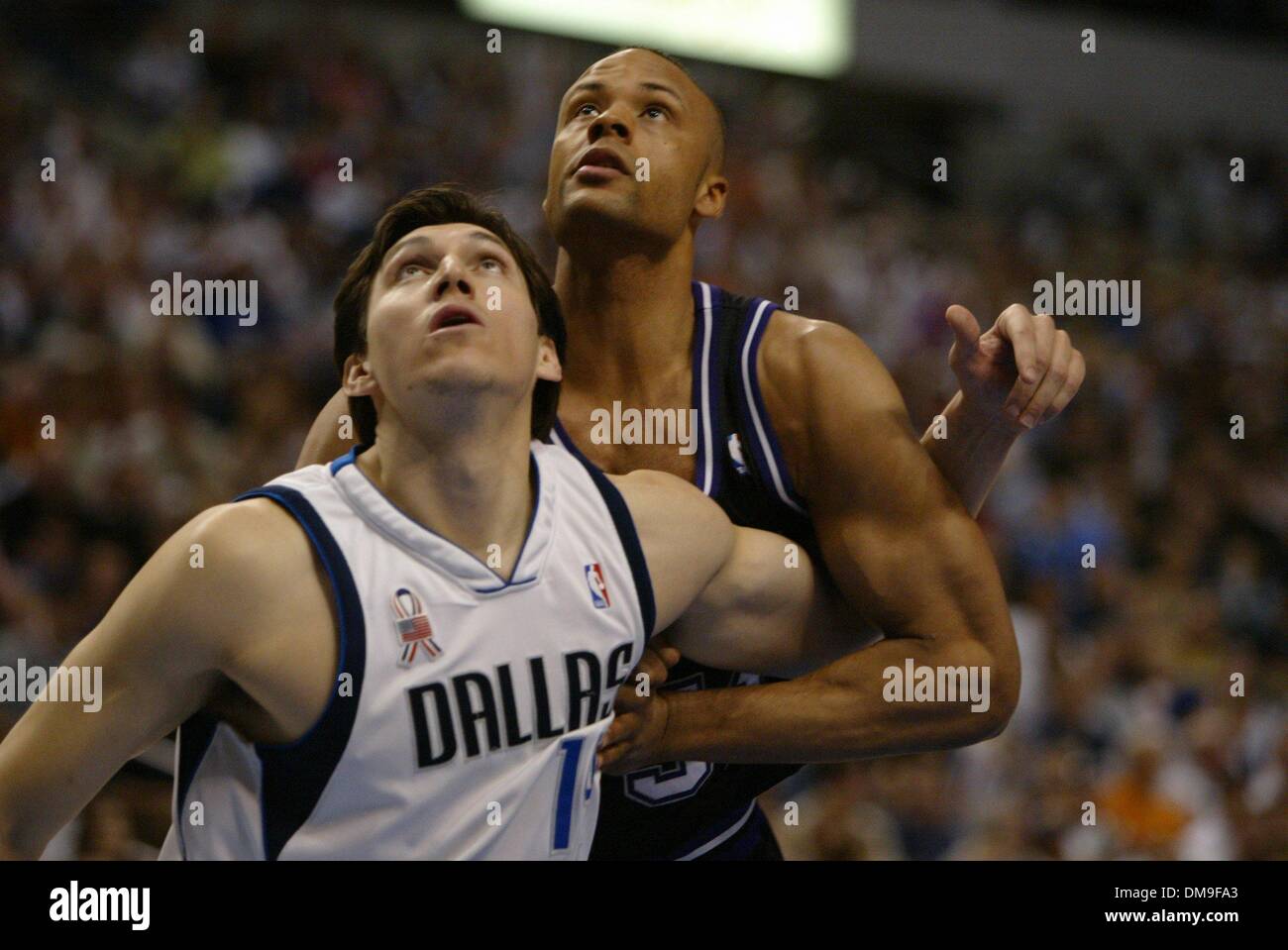 Kings Lawrence Funderburke is blocked out and tied up by Mavericks ...