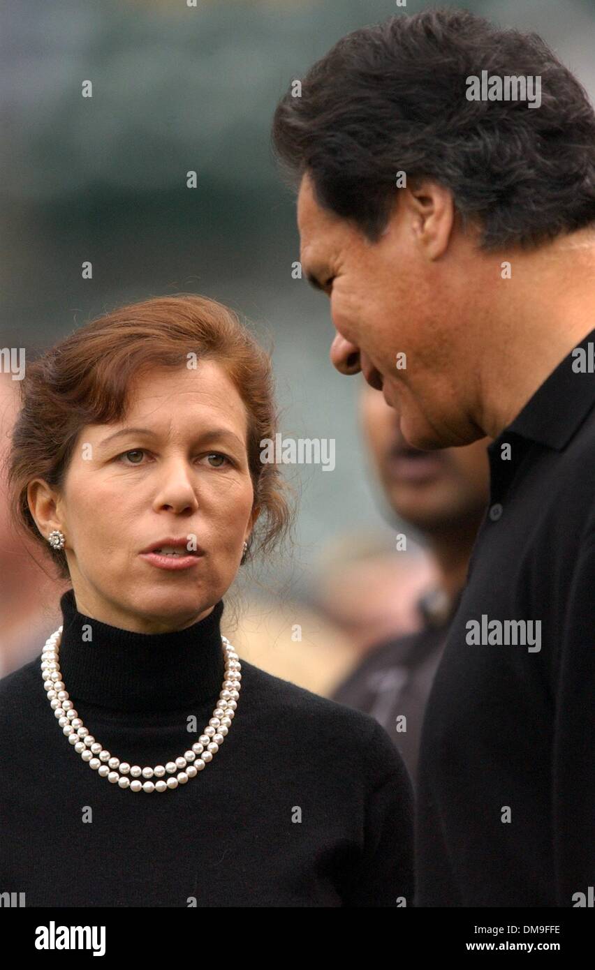Amy trask nfl hi-res stock photography and images - Alamy