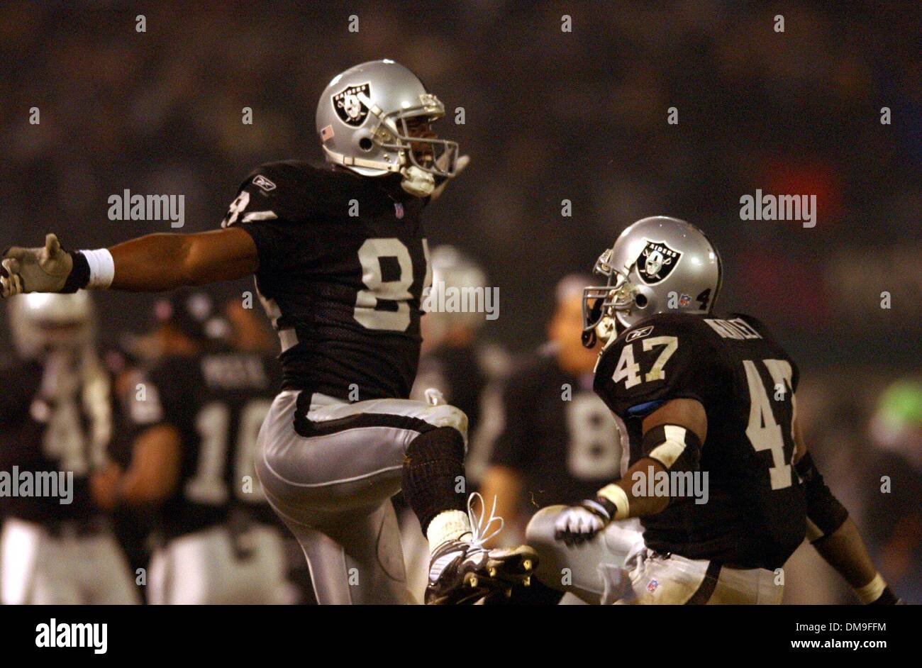 Oakland Raiders Jerry Porter (84), left, celebrates with teammate ...