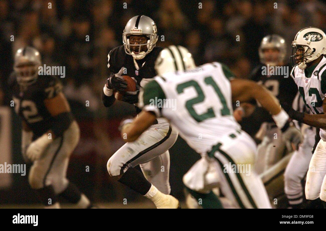 Oakland Raiders Jerry Rice runs downfield in the 4th quarter for a big ...