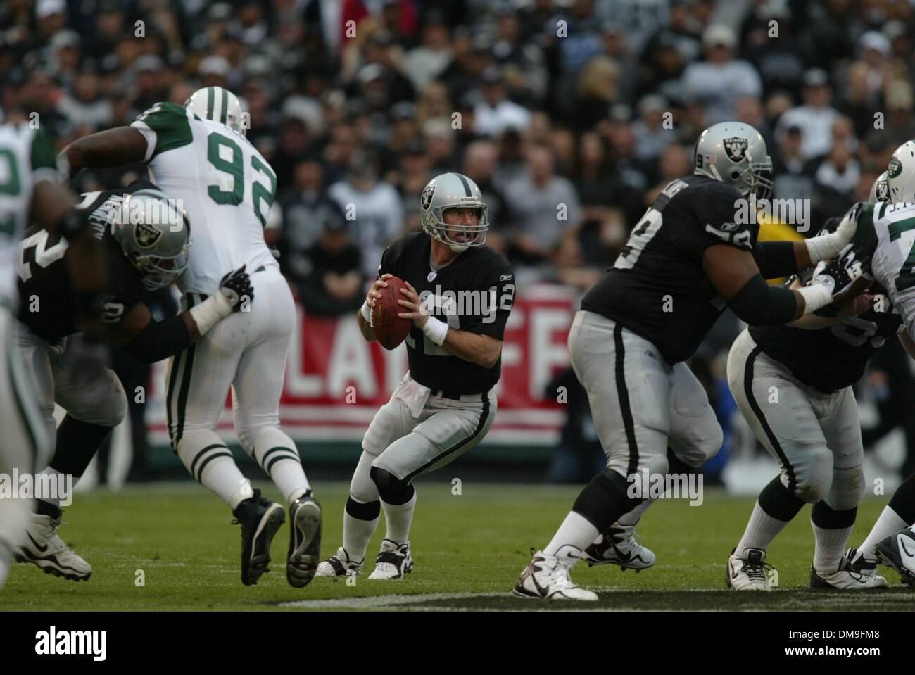 Oakland raiders quarterback rich raiders hi-res stock photography and ...