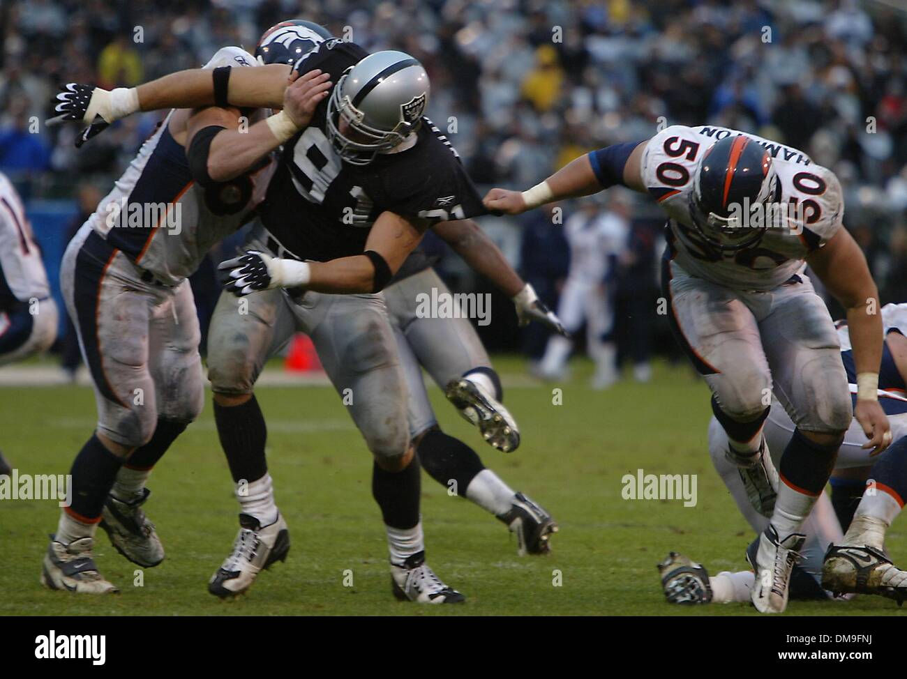 Man vs bee hi-res stock photography and images - Alamy