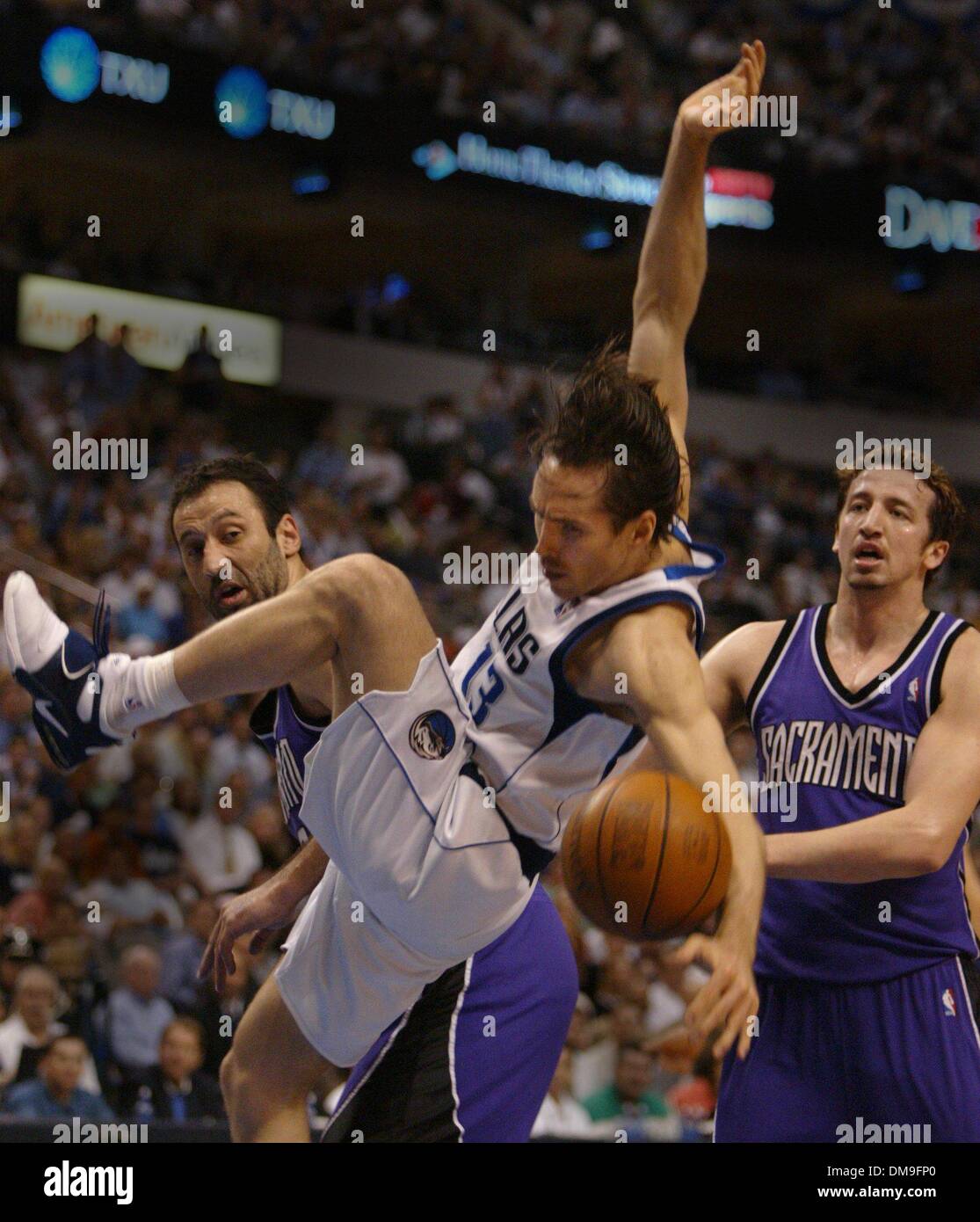 Steve nash dallas press conference hi-res stock photography and images ...