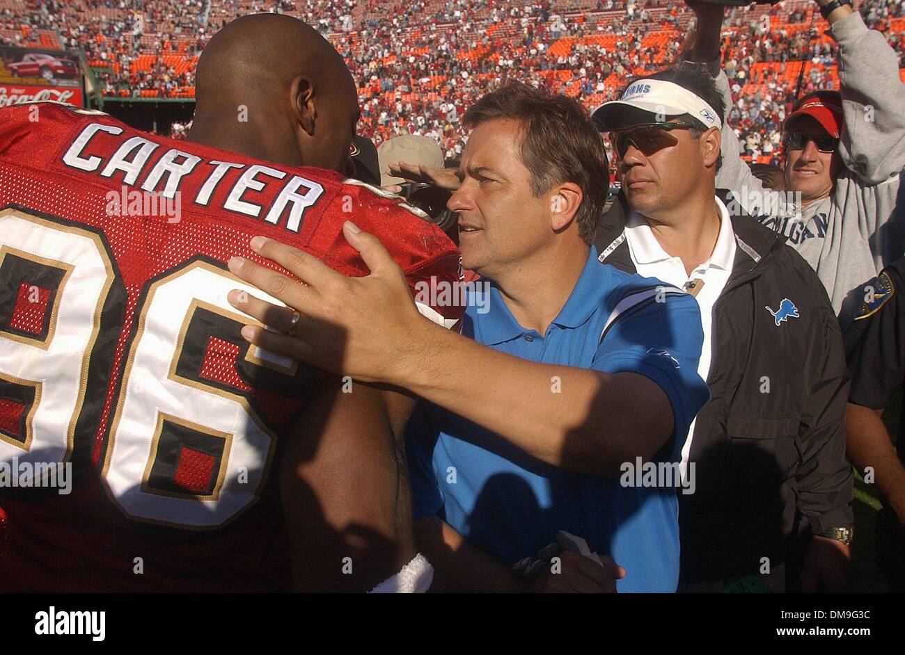 Lions head coach Stve Mariucci embraces Andre Carter after the San ...