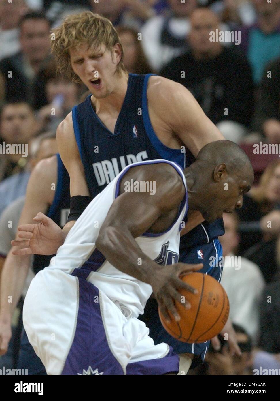 Sacramento Kings forward Chris Webber drives hard into Dallas forward ...