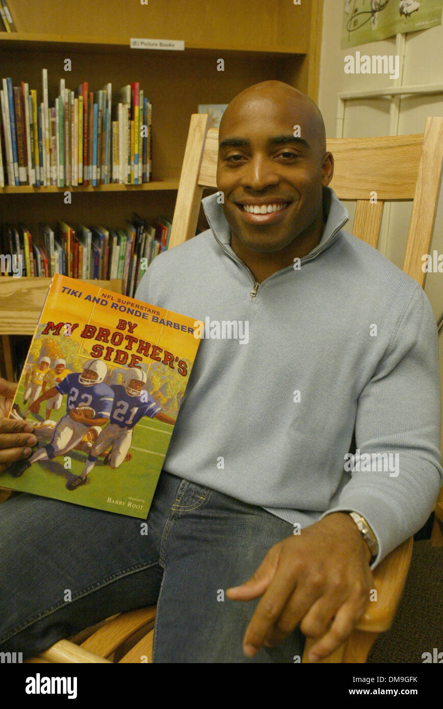 May 25, 2005; Manhattan, N.Y, U.S.A; Tiki Barber reading to 2nd ...