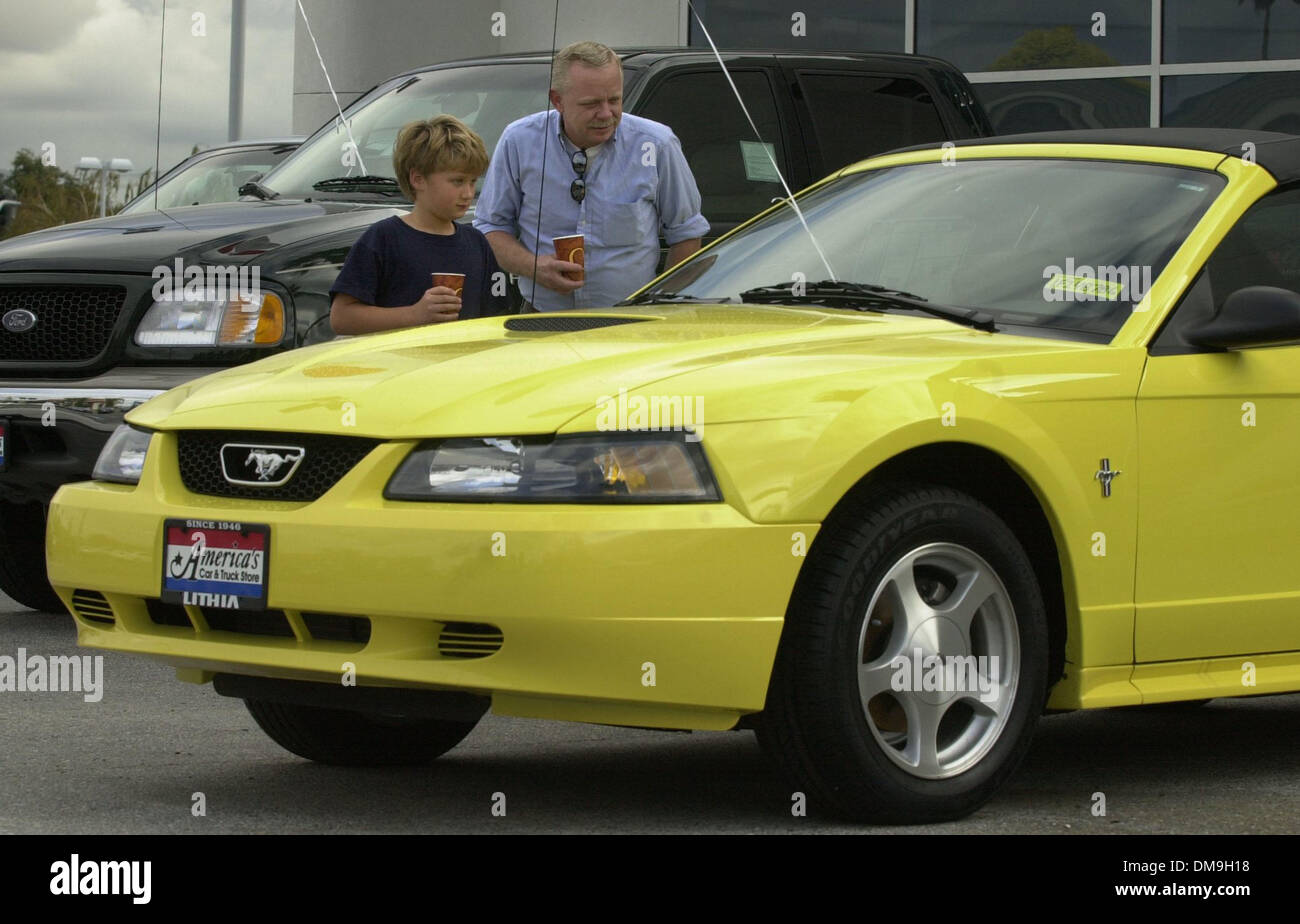 Ford mustang convertible 2001 hi-res stock photography and images - Alamy