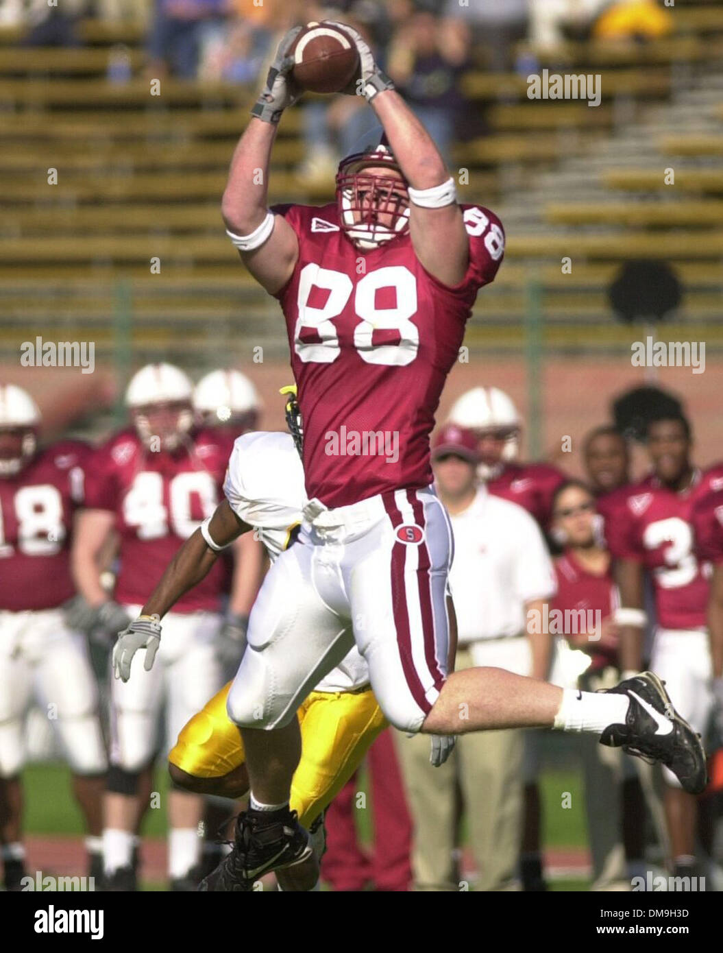 Nov 17, 2005; Palo Alto, CA, USA; Stanford's #88 Brett Pierce catches ...