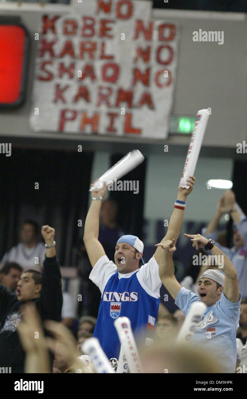 Los angeles lakers fans cheer hi-res stock photography and images - Alamy