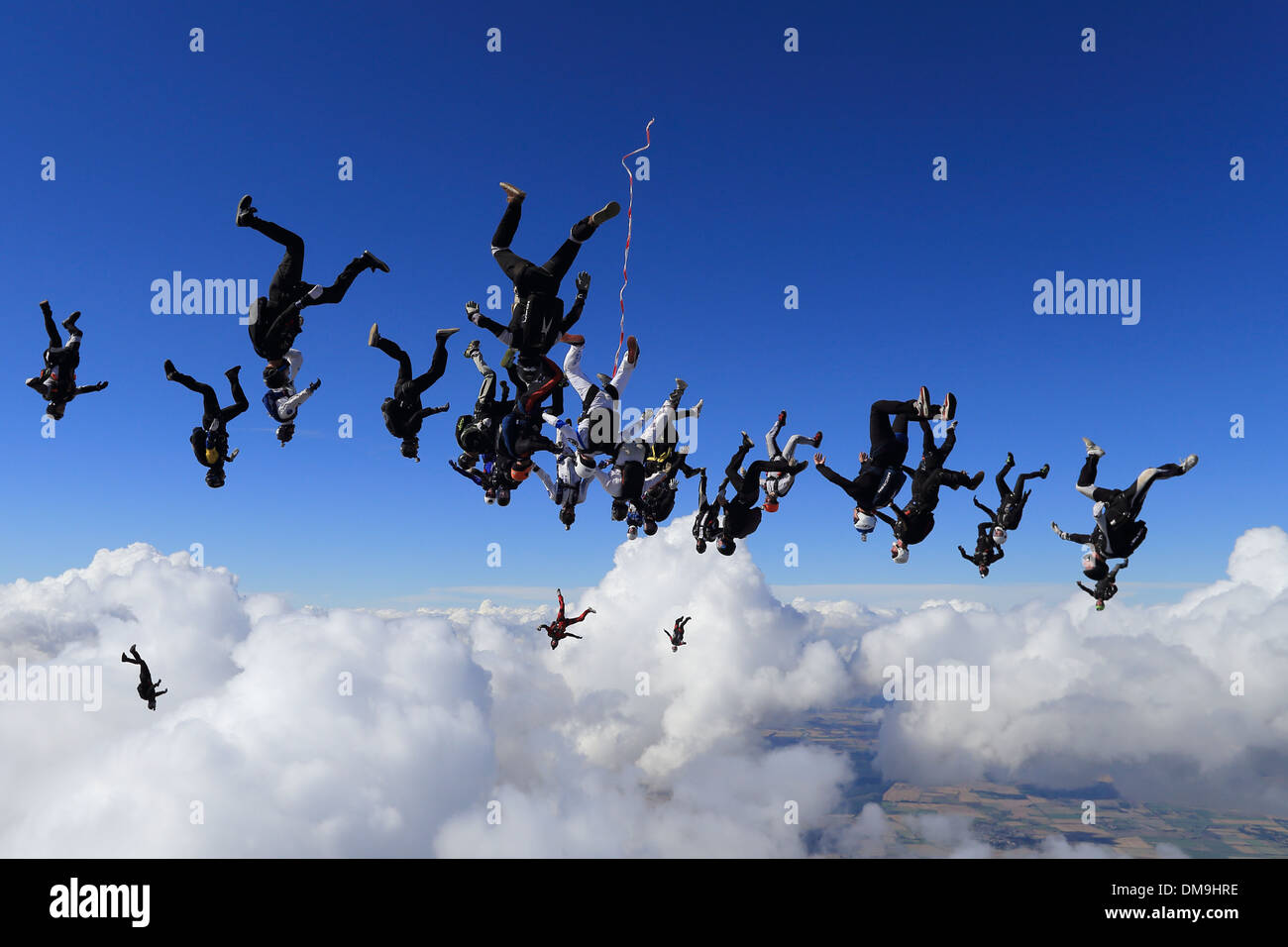 Skydivers holding hands hi-res stock photography and images - Alamy
