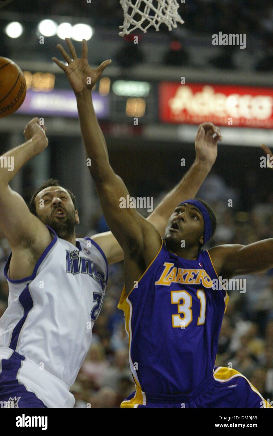 Jamal Sampson, 31, who started for injured Shaquille O'Neal, slams into ...