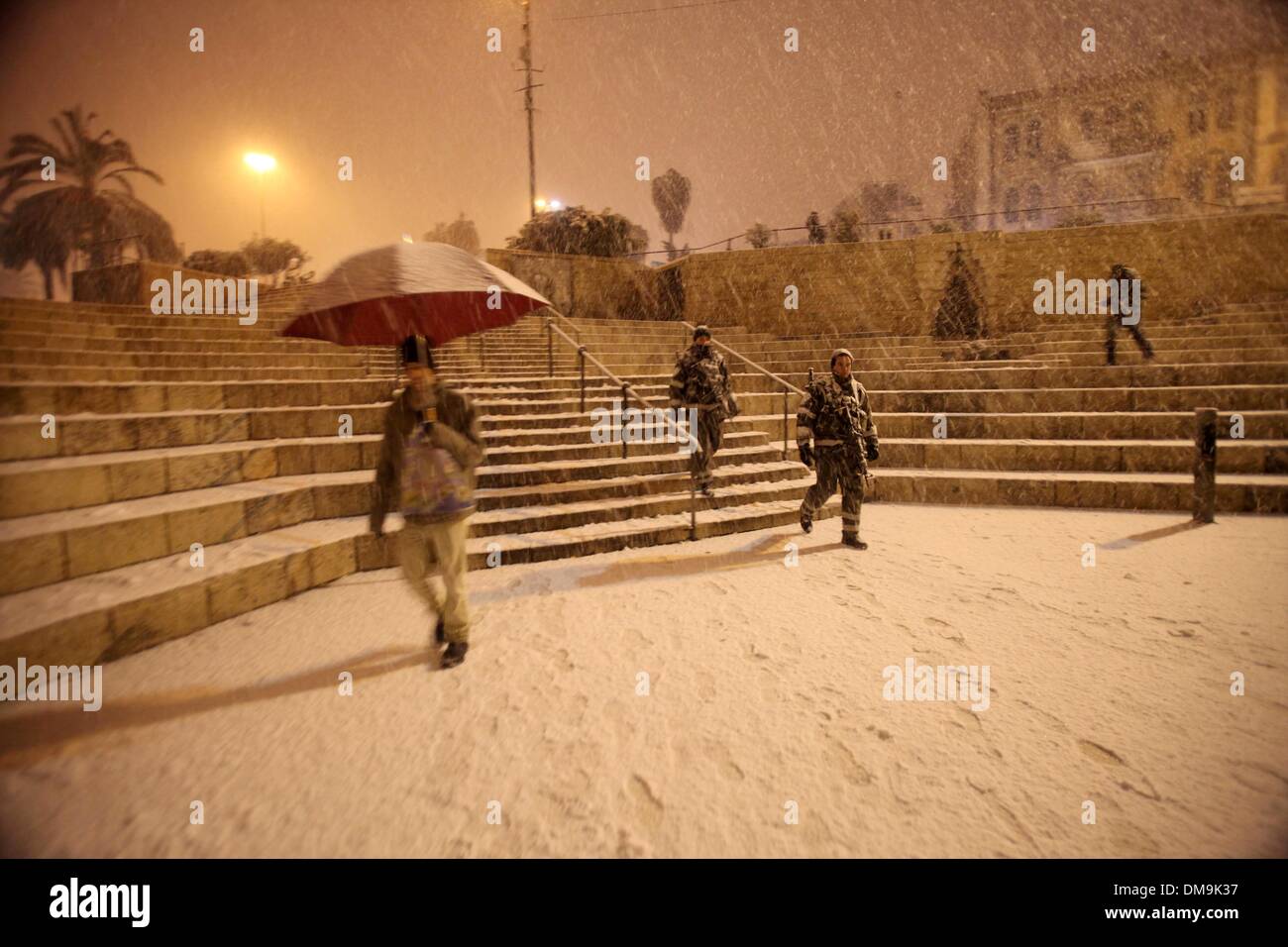 People walk in jerusalem snow hi-res stock photography and images - Alamy