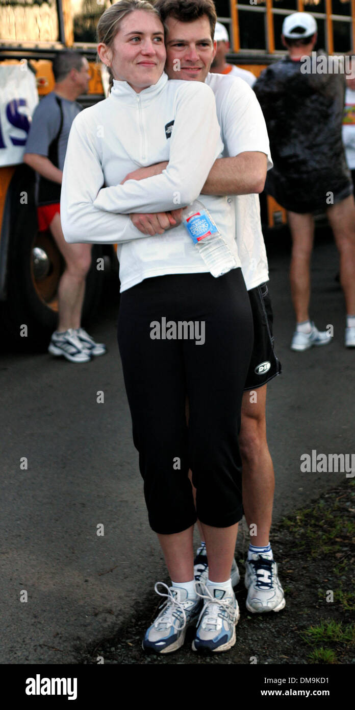 Sarah Huard, 30, and Matt Leffert, 33, of San Francisco huddle together ...