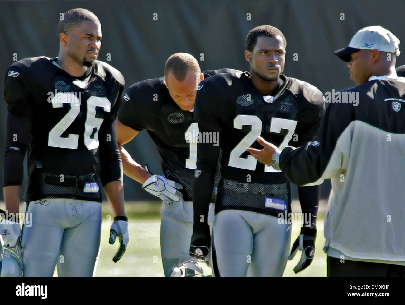 Defensive Backs High Resolution Stock Photography and Images - Alamy