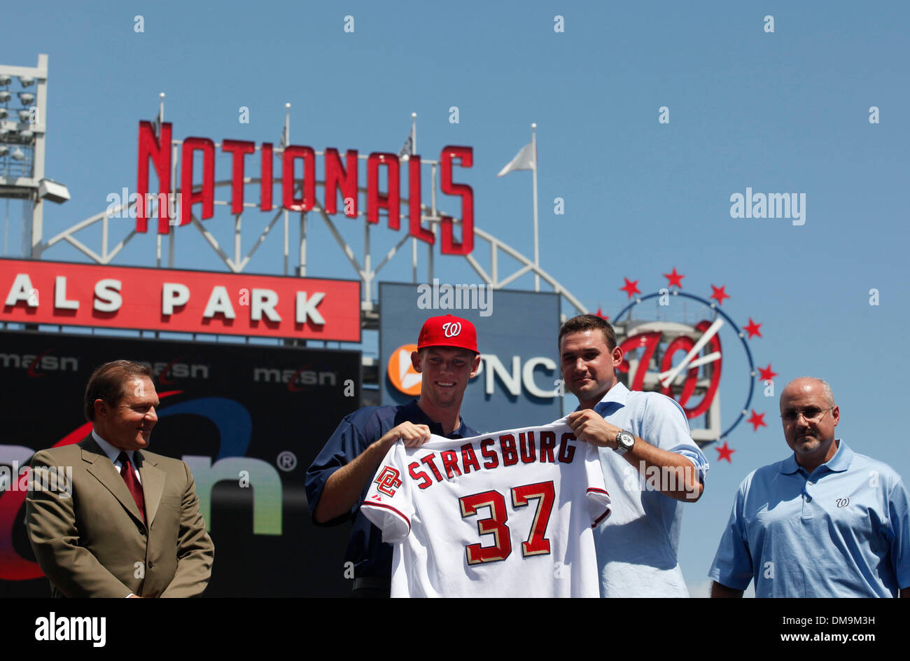 Number one agent hi-res stock photography and images - Alamy