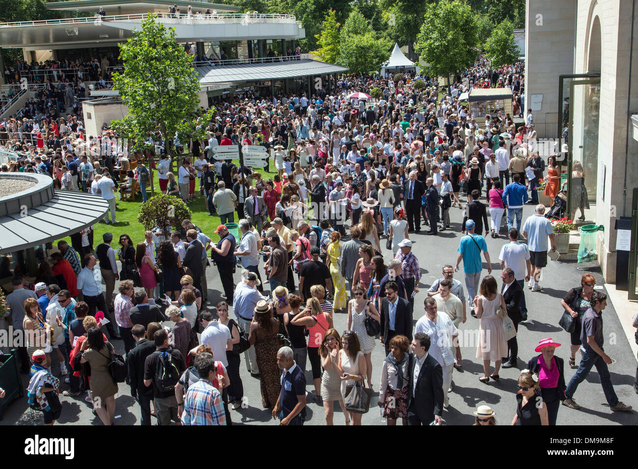 Chantilly racecourse hi-res stock photography and images - Alamy