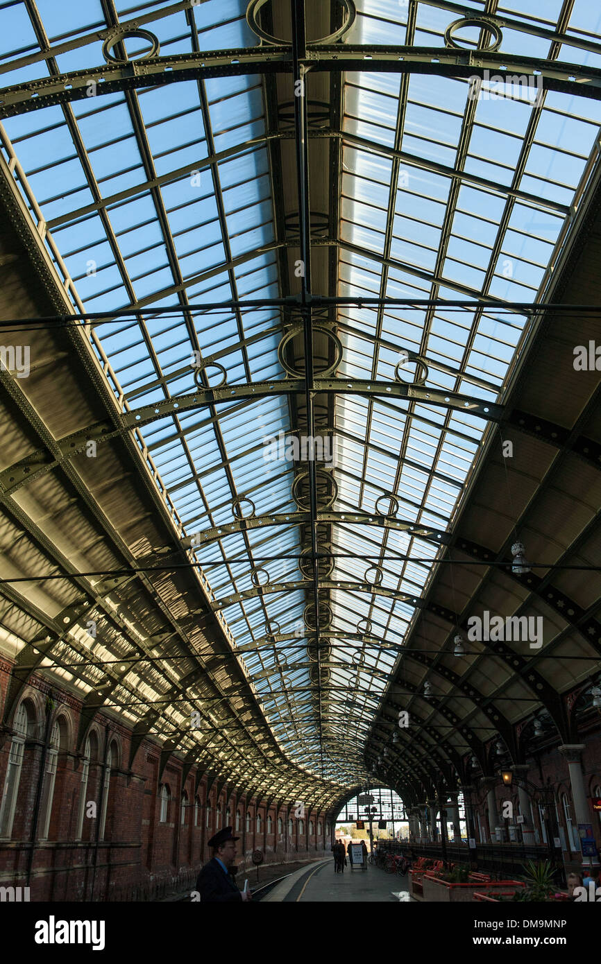 Darlington rail station hi-res stock photography and images - Alamy