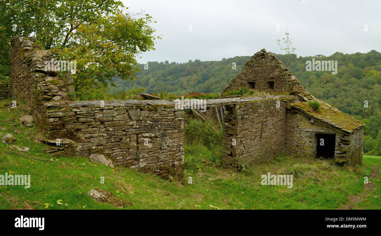 Ruined farm hi-res stock photography and images - Alamy
