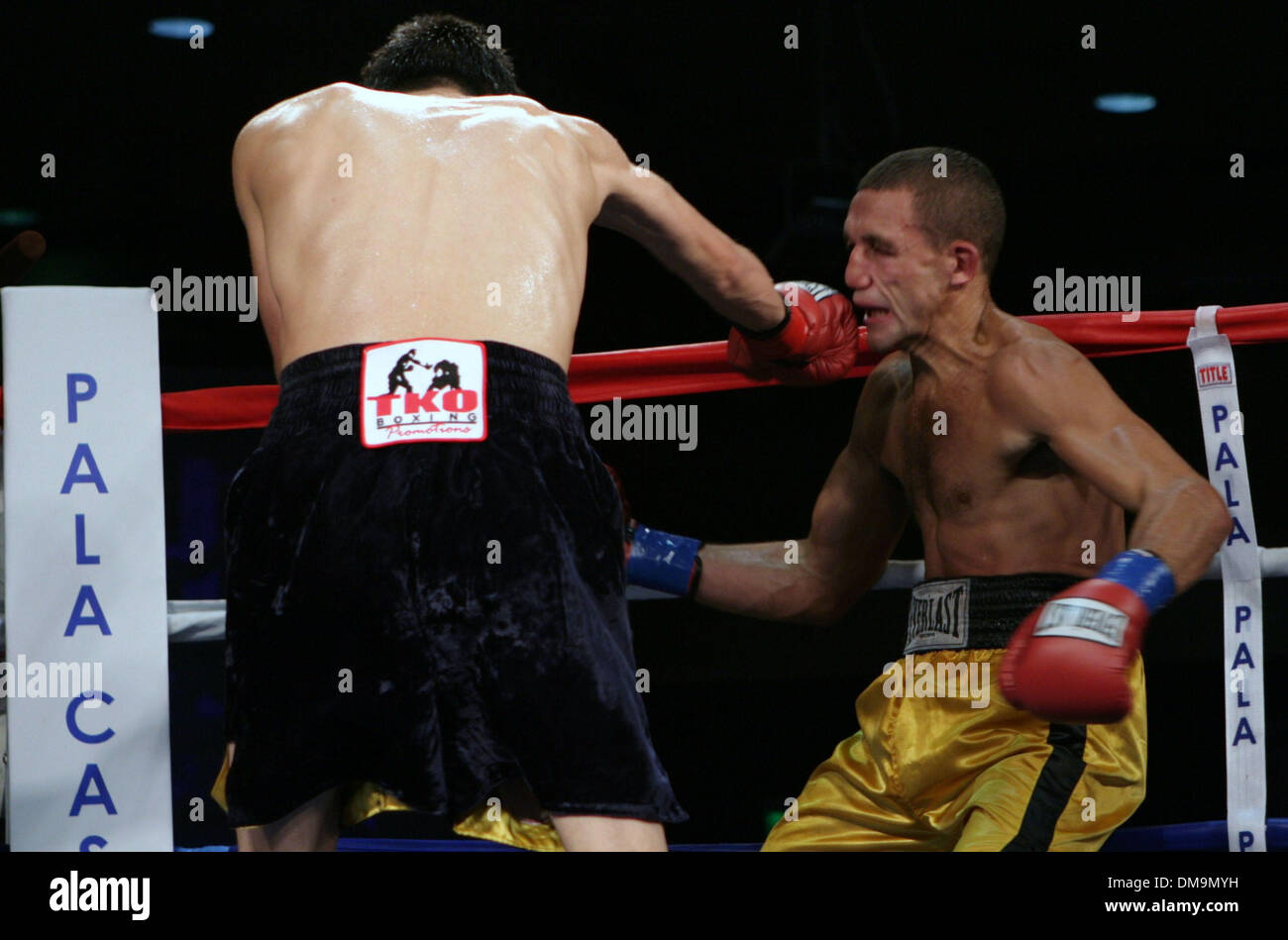 Boxing tko hi-res stock photography and images - Alamy