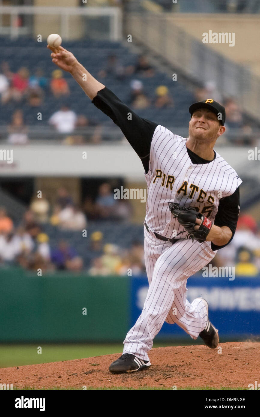 23 August 2009: Pirates starting pitcher Kevin Hart (25) delivers a ...