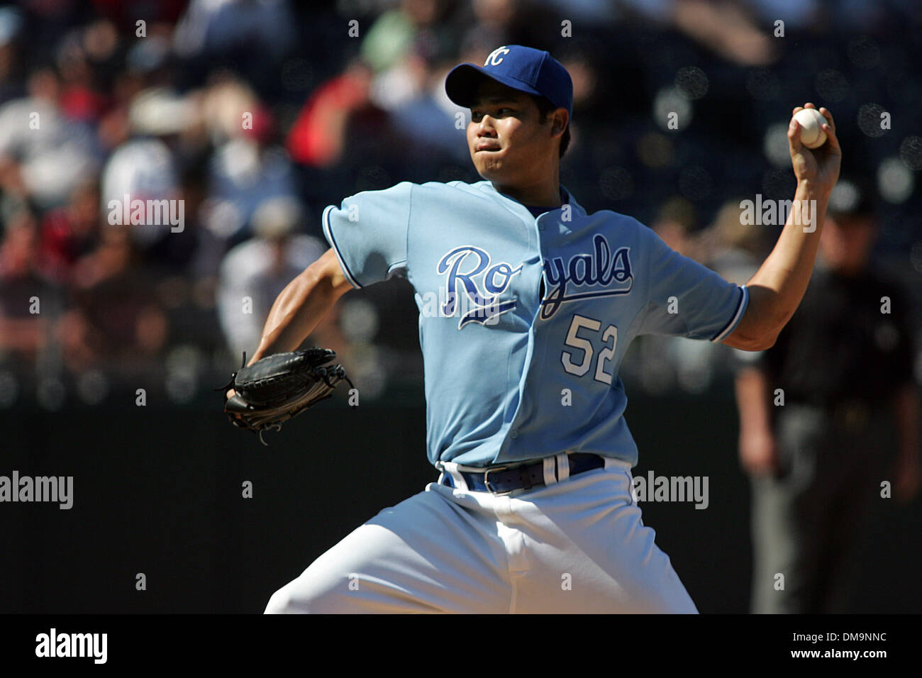 23 August 2009: Kansas City Royals relief pitcher Bruce Chen pitches ...