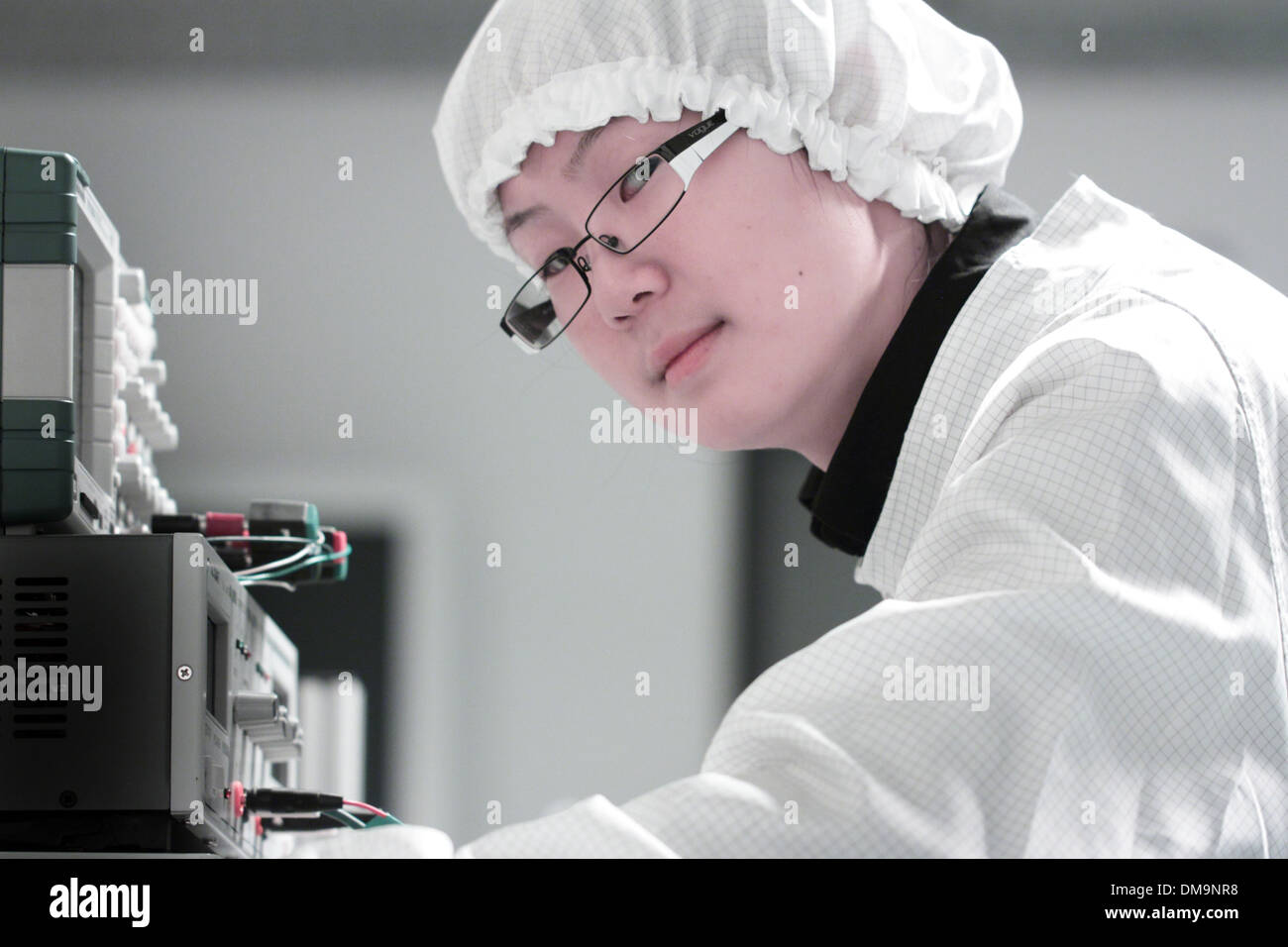 Oscillator hi-res stock photography and images - Alamy