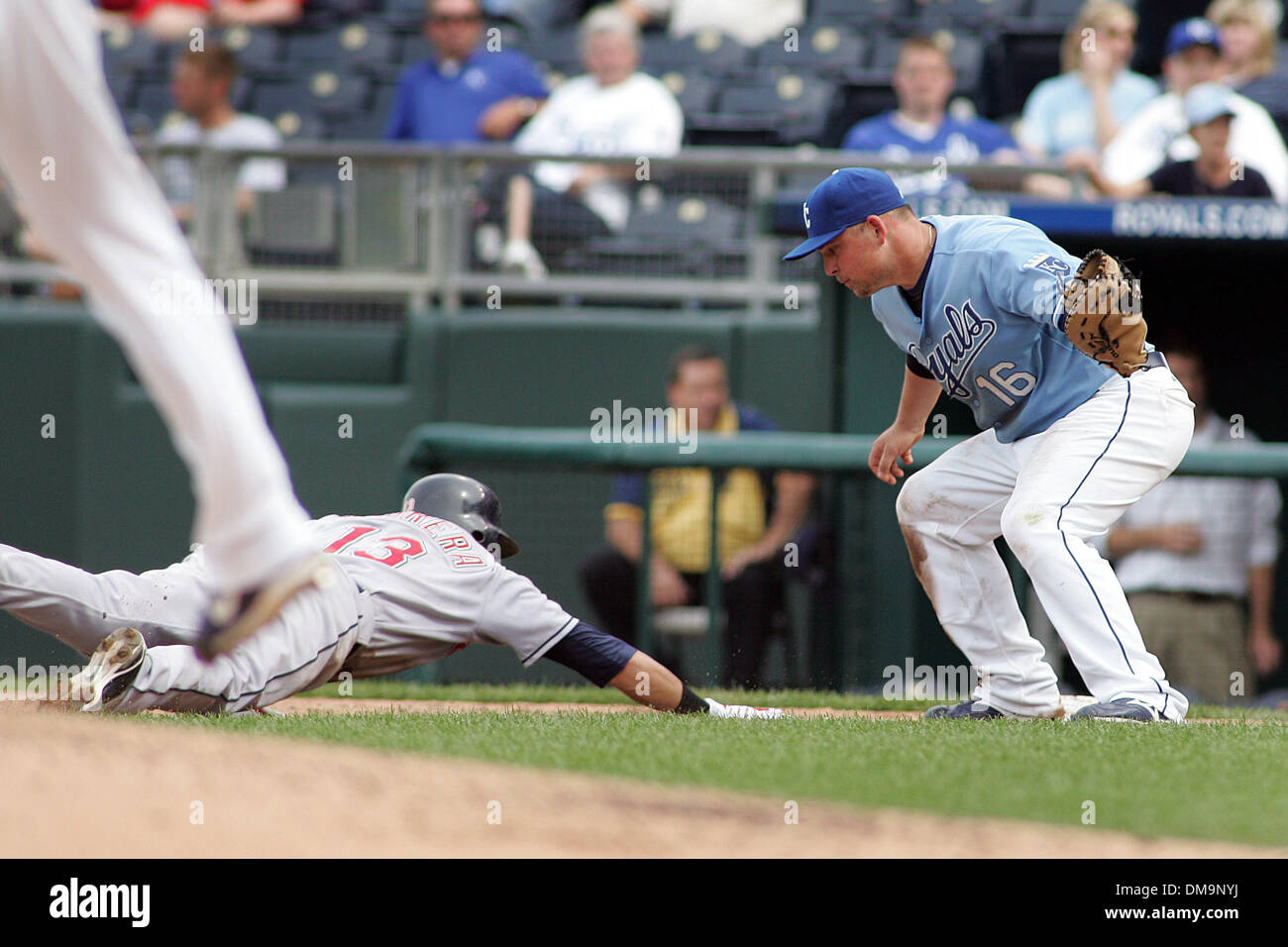 26 August 2009: Kansas City Royals first baseman Billy Butler attempts ...