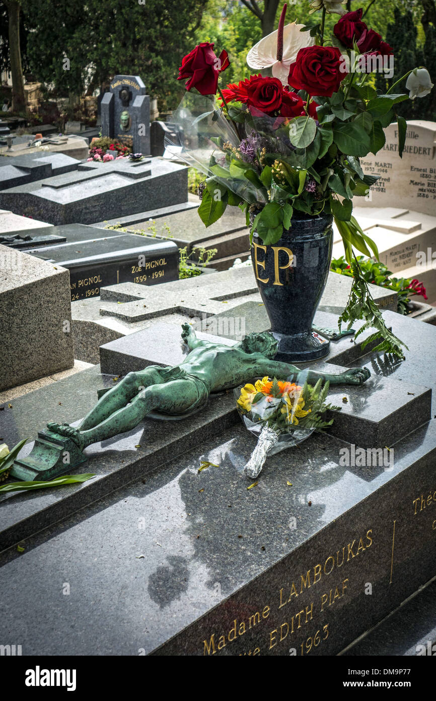 GRAVE OF THE SINGER EDITH PIAF, PERE-LACHAISE CEMETERY, PARIS 20TH ...